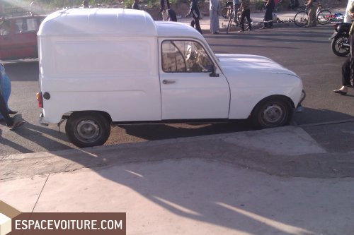 Renault R4 occasion à Casablanca, essence prix 22 000 DHS Réf-CAA18052